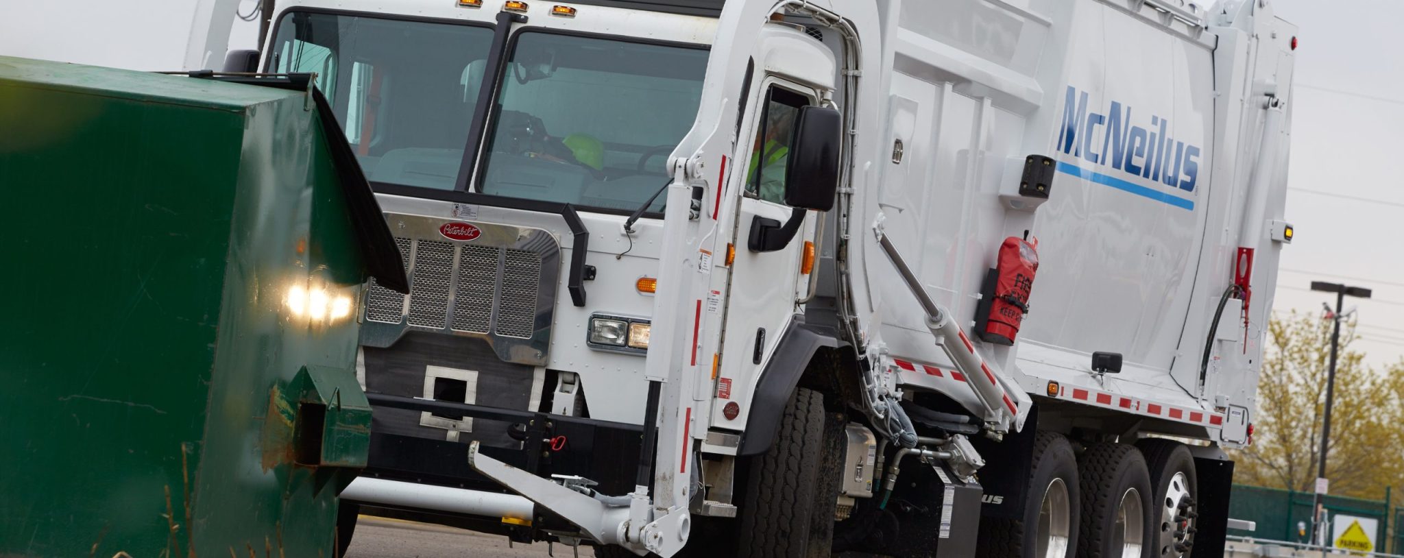 The advantages of McNeilus front loader trucks - L'Arsenal SES